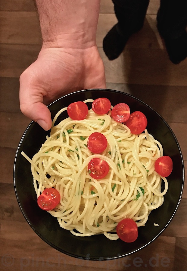 Spaghetti AOP (aglio, olio e peperoncini) | pinch of spice